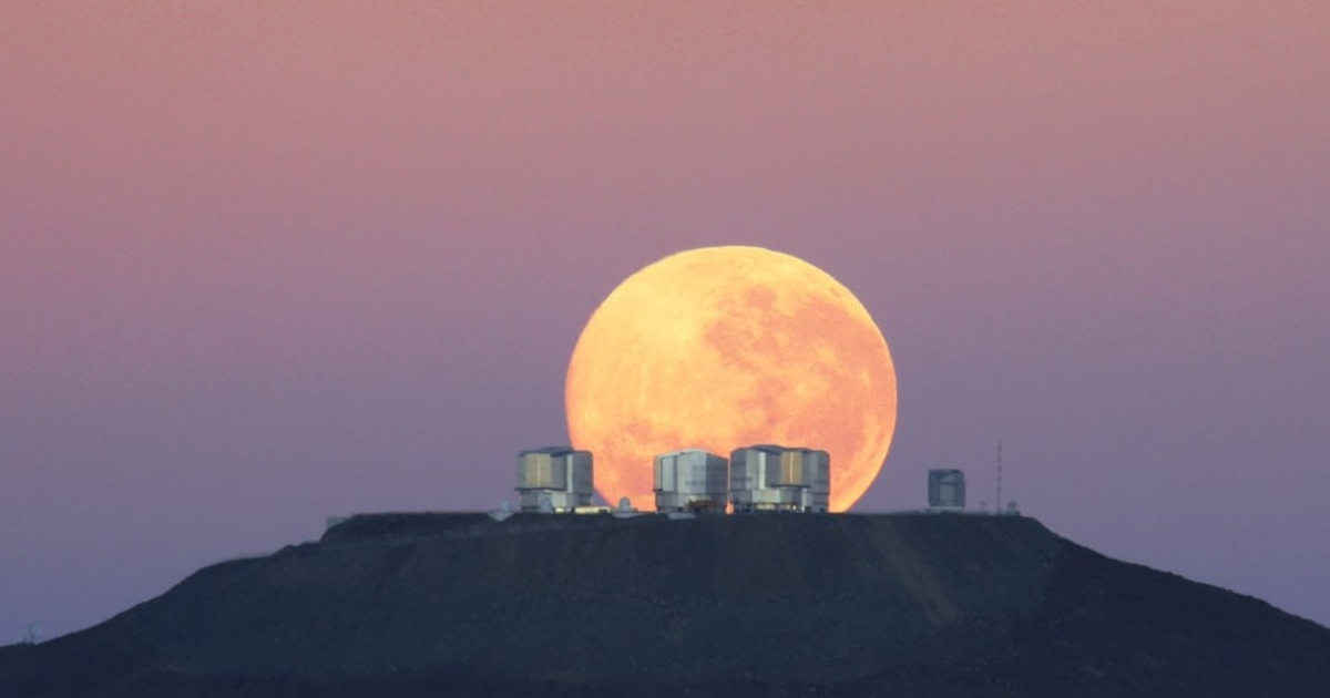 Moonset over the telescopes