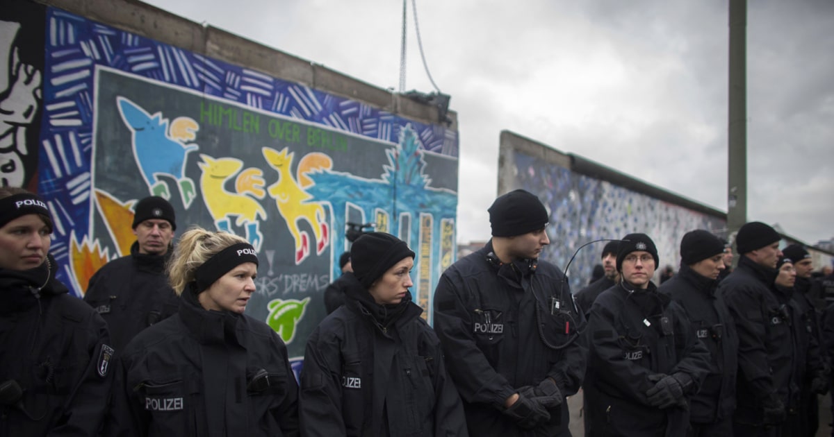 Protesters block removal of historic Berlin Wall for condo project