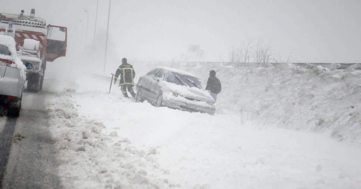 Snow disrupts transport across northwestern Europe