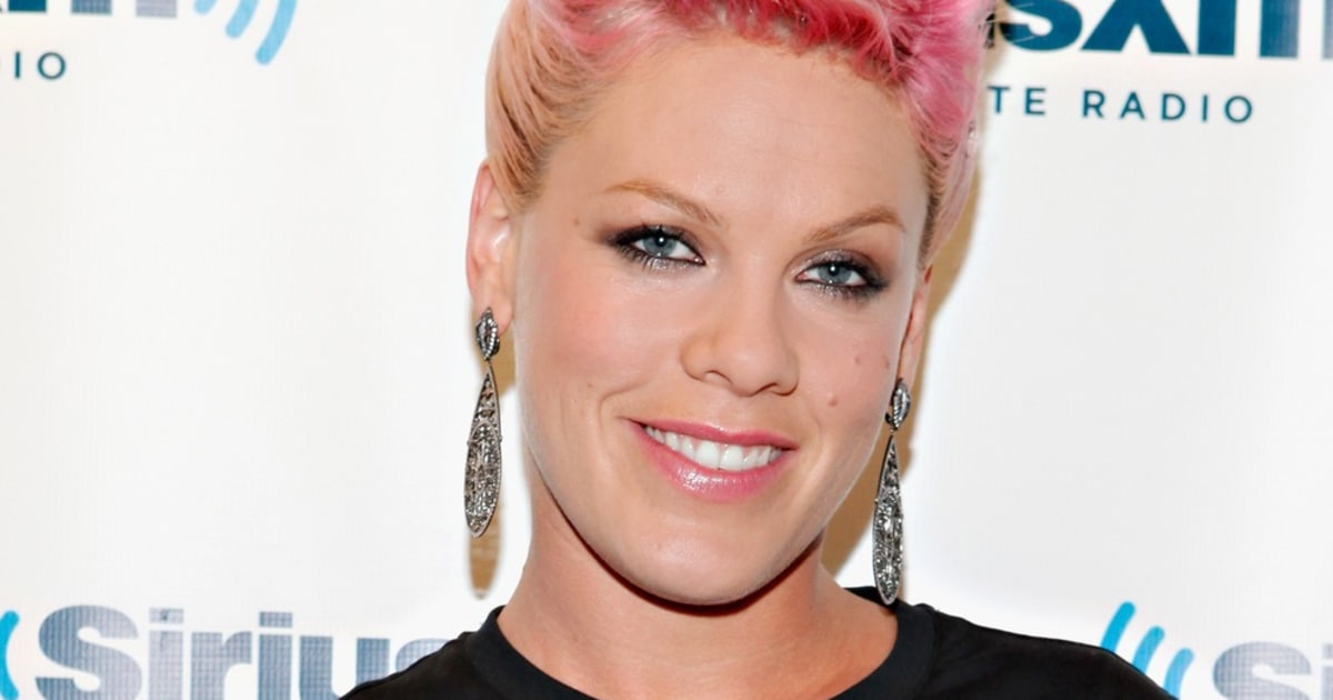 Pink stops concert to give crying girl a treat