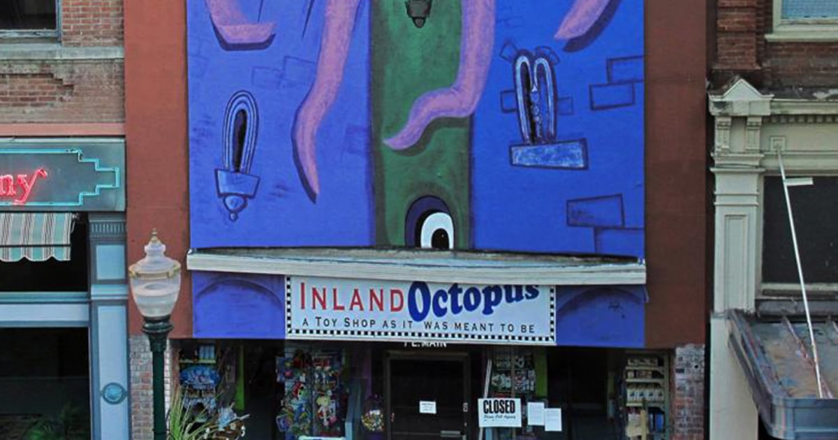 Giant purple octopus faces midnight deadline