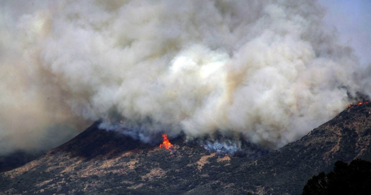 Wind whips up wildfires in southern California