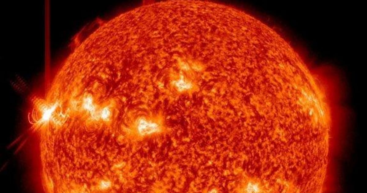 Sun powers up: 3 major solar flares in 1 day