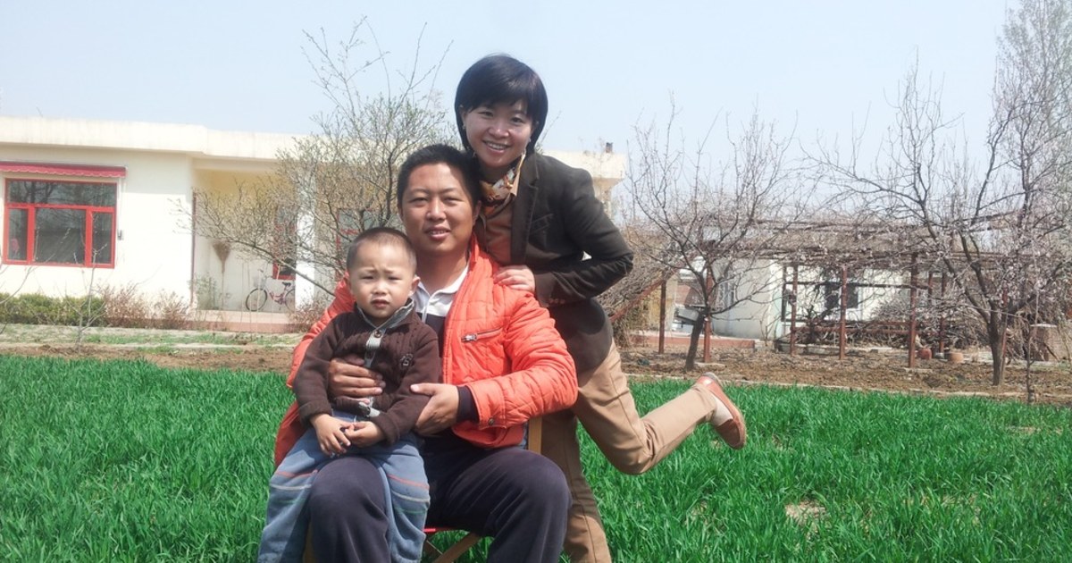 Chinese spooked by food scandals take action - by growing it themselves