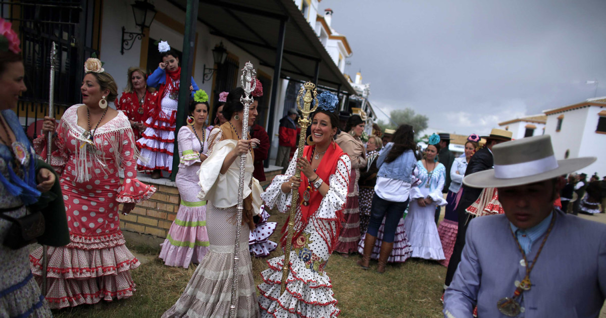 Spanish celebrate the Virgin del Rocio with pilgrimage