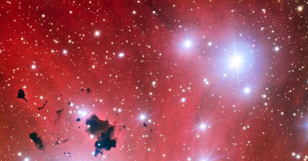 Telescope celebrates birthday with 'strawberry cocktail' nebula