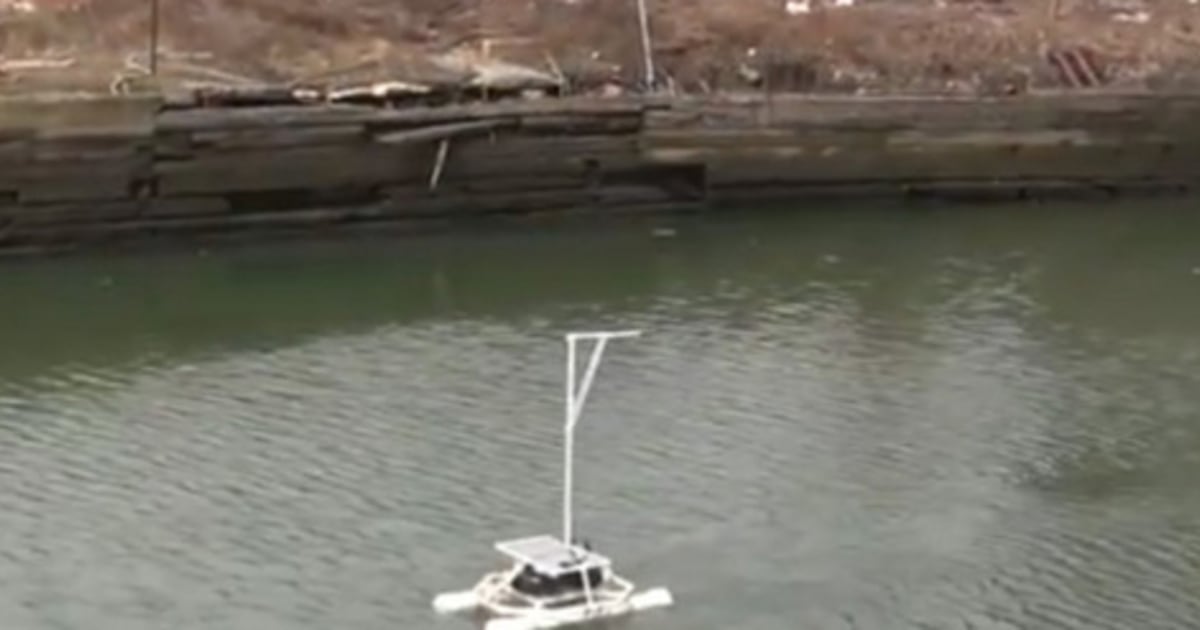 Floating robot tries to save polluted canal in Brooklyn
