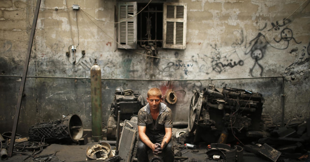 Strange beauty in a gritty Palestinian garage
