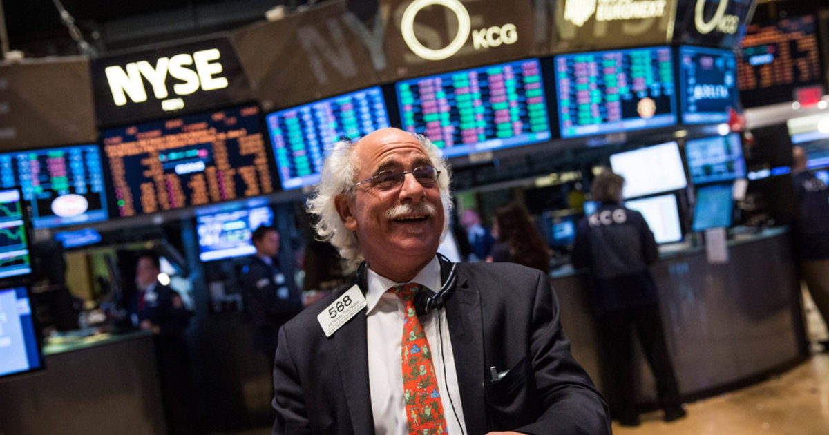 Dow closes above 16,000 for first time amid labor market optimism