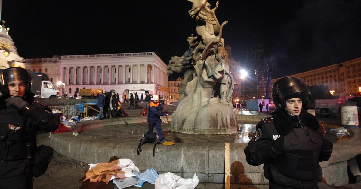Riot police break up pro-Europe protests in Kiev
