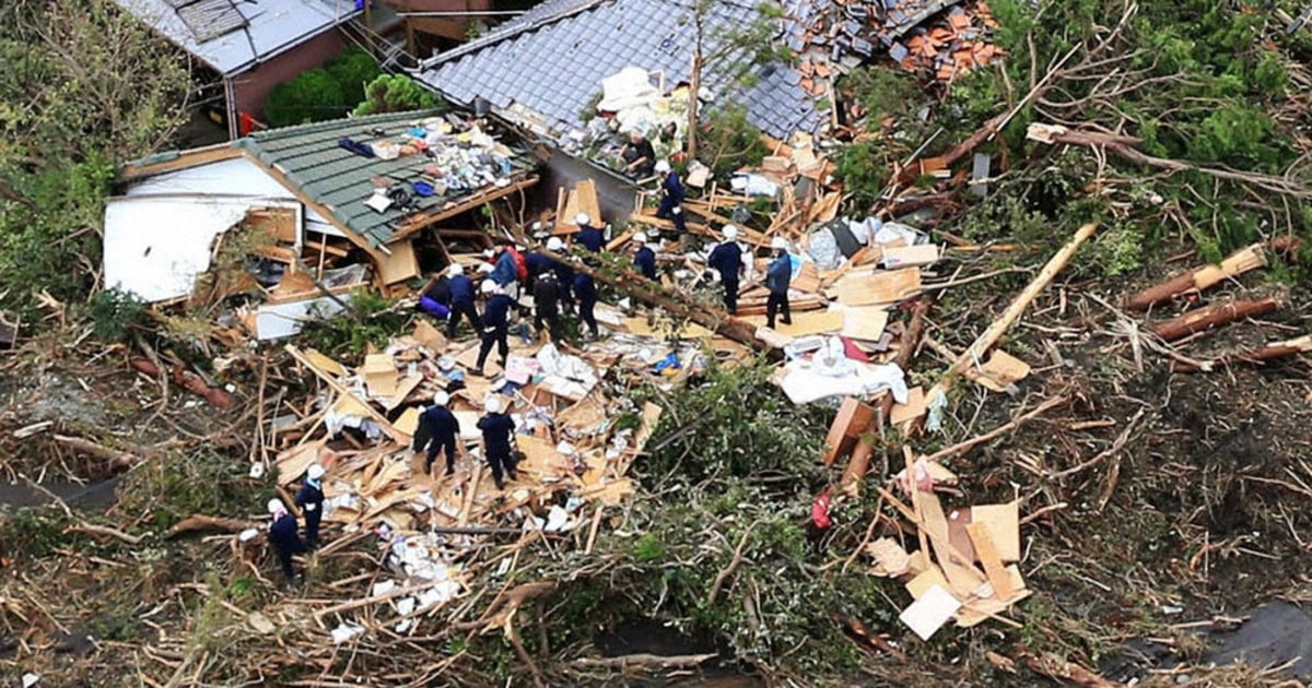 'Once in a decade' typhoon closes in on Japan