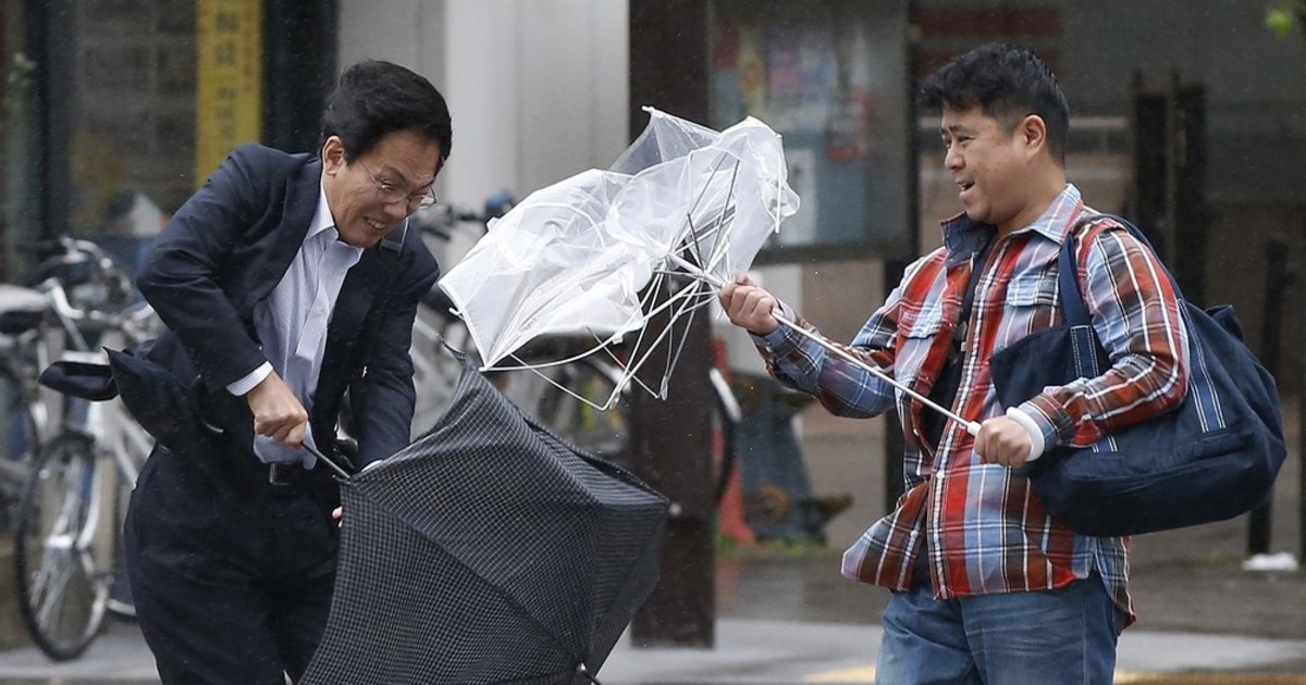 Monstrous typhoon kicks up wind over Japan