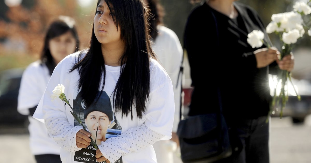 Deputy who shot teen holding replica gun was firearms instructor, war ...