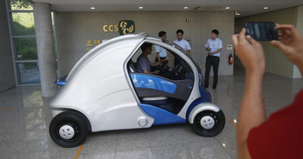 Experimental 'Armadillo' car folds up for easy parking