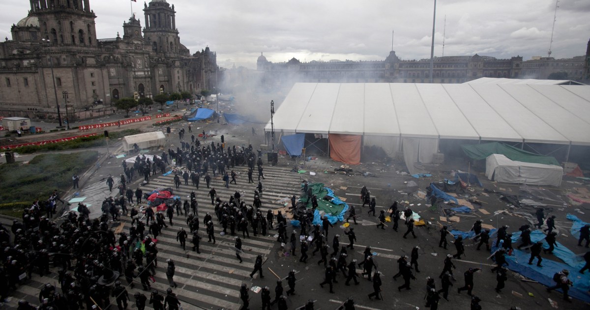 Striking teachers in Mexico cleared out by riot police