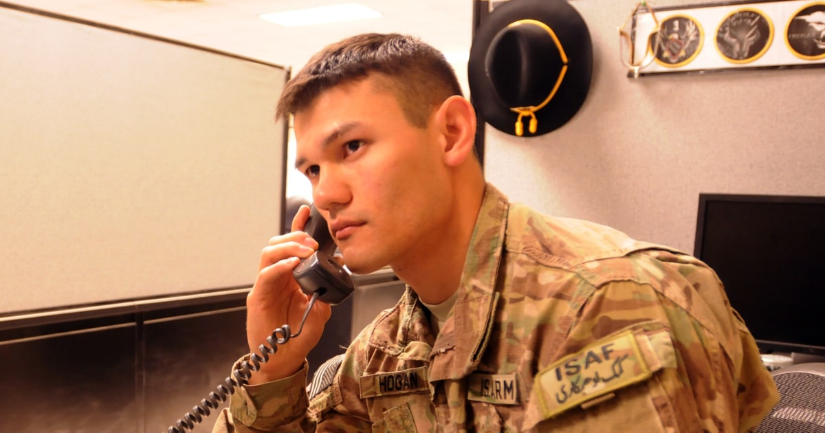 Obama call makes serving soldier, Seahawks superfan's day