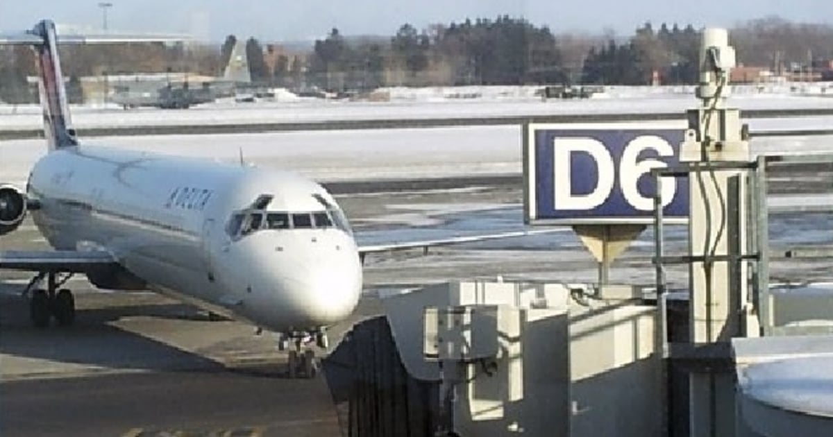 Delta's oldest DC-9 flies final flight