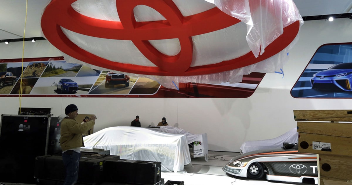 Lightweight, high-tech vehicles hit Detroit