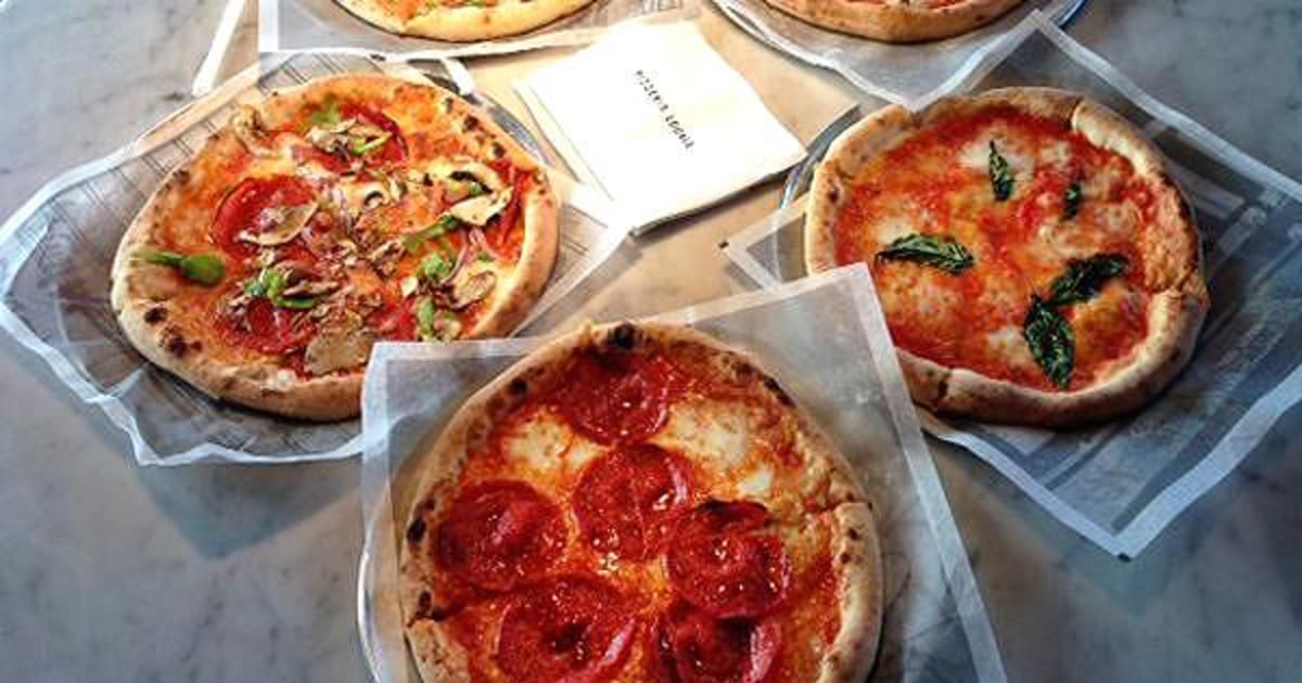 Build-your-own pizza is the latest hot trend in casual dining