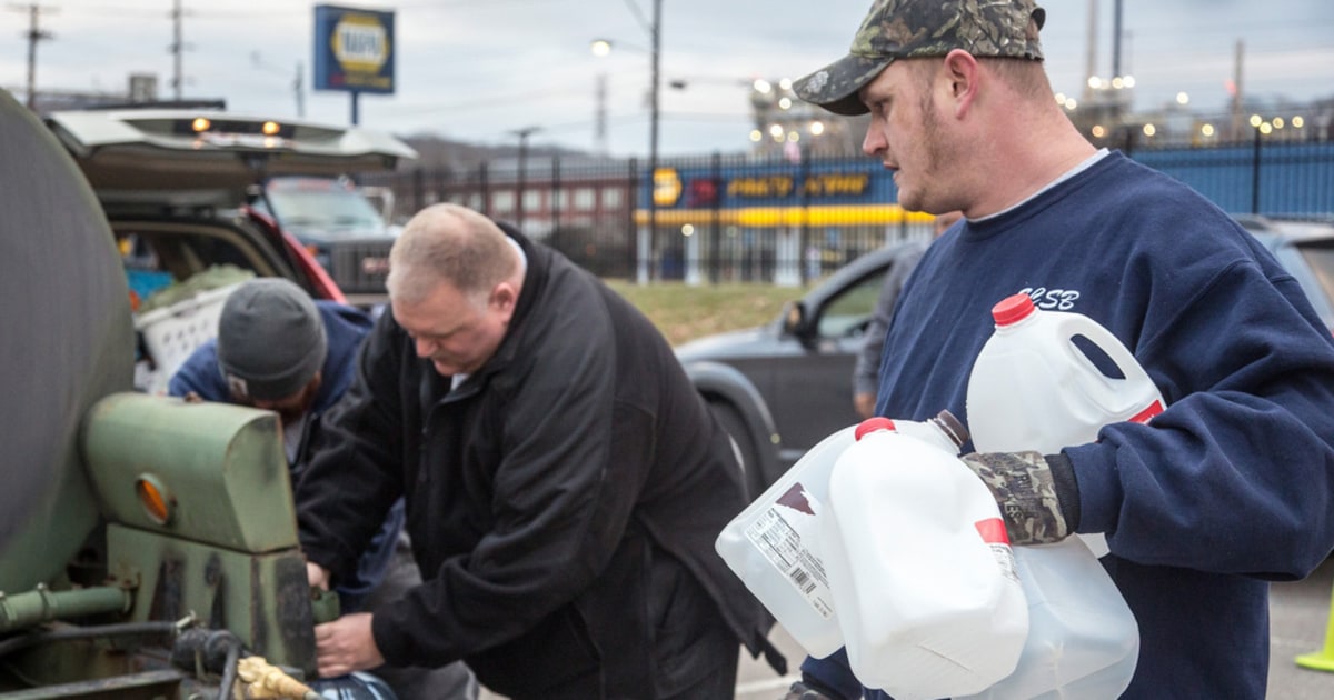 West Virginia begins lifting tap-water ban