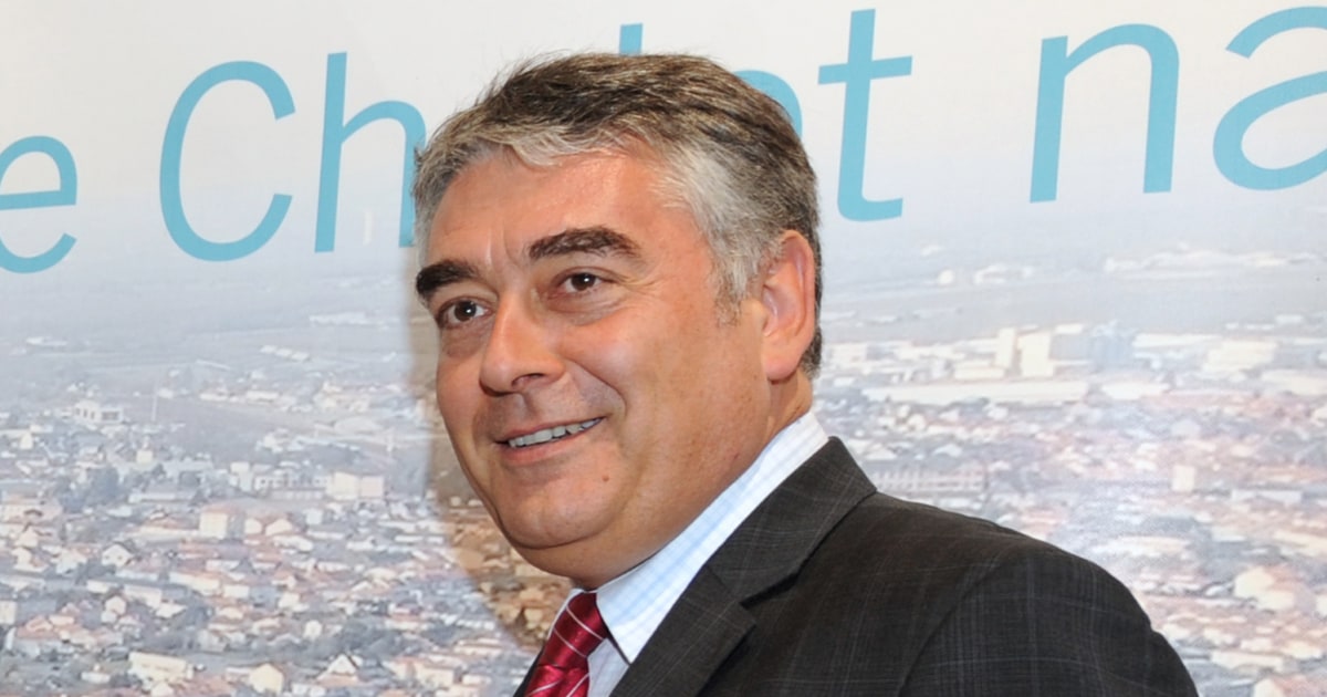 French mayor accused of Hitler taunt at illegal Roma group