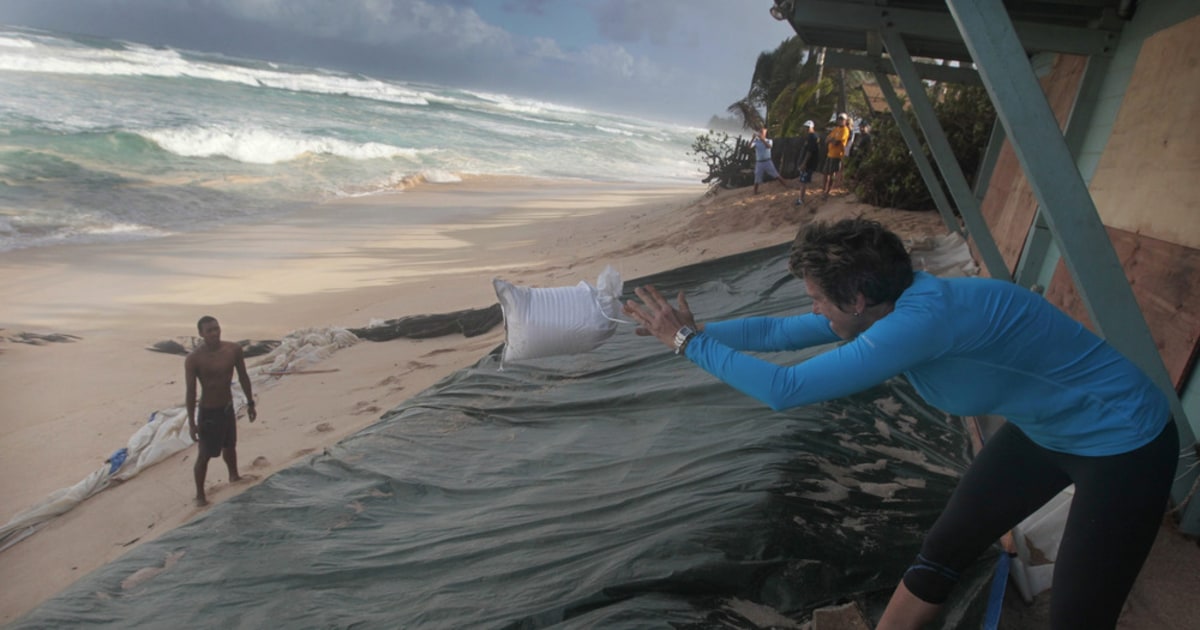 'Super swell' triggers massive waves, dangerous currents in Hawaii