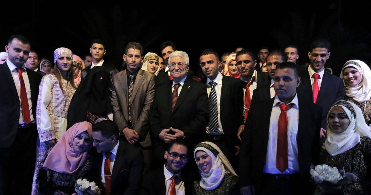 Hundreds of Palestinians marry in mass West Bank wedding