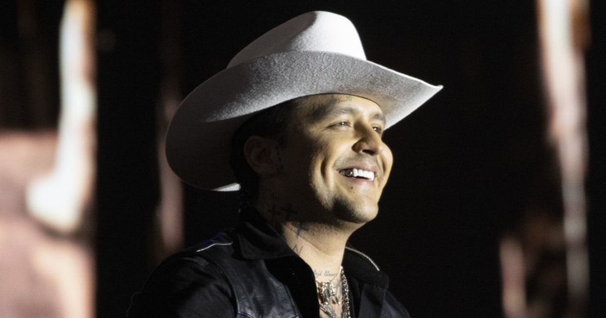 Christian Nodal dedica emotivas palabras a quienes lo han apoyado