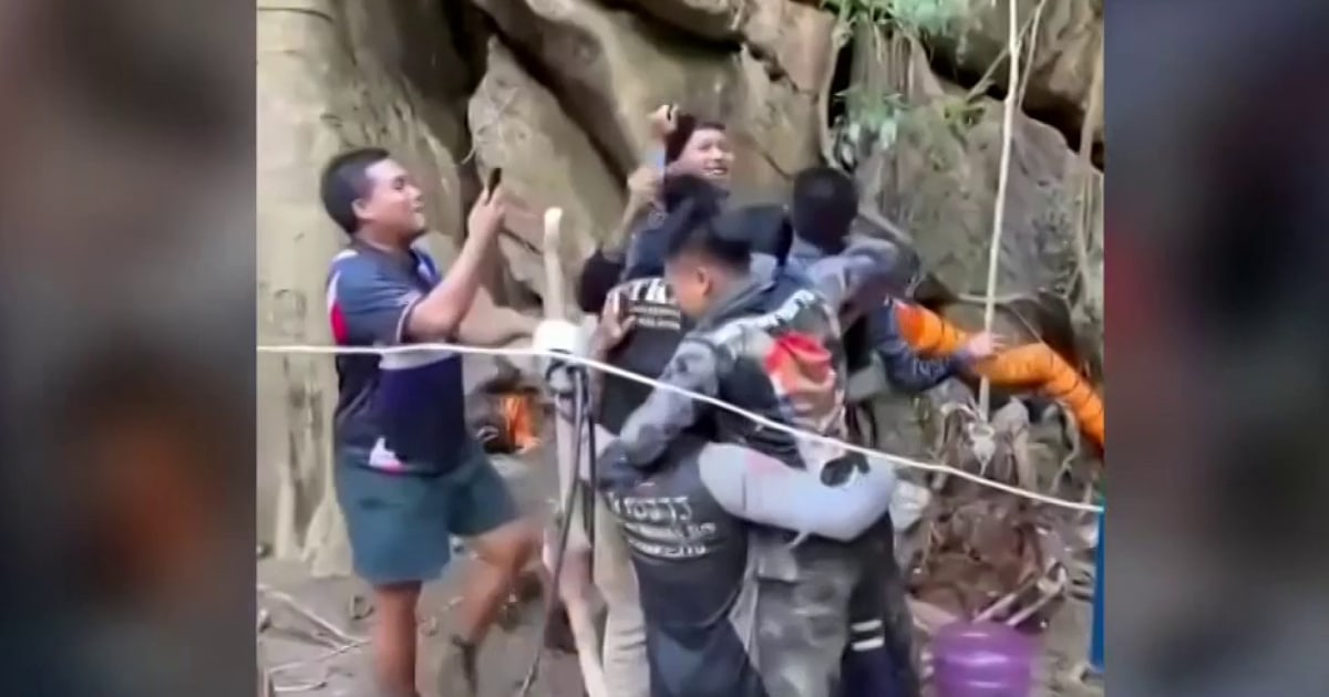 Hallan vivos a cinco aldeanos atrapados por más de una semana en una ...