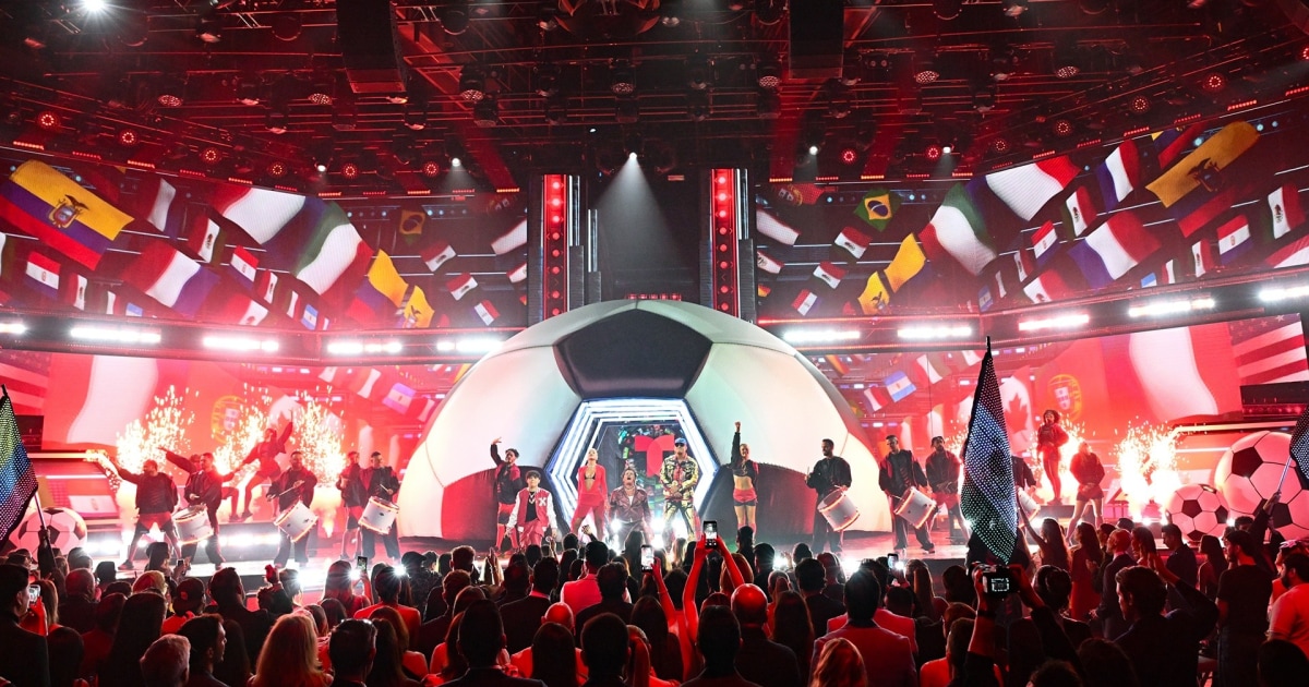 Carlos Vives, Emilia, Wisin y Xavi presentan “Somos Más” en los Premios ...