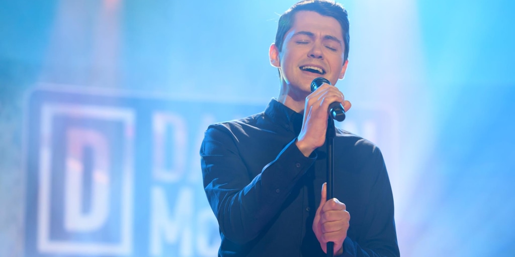 Damian McGinty Captivates Thousands with ‘This Is Your Song,’ Creating ...