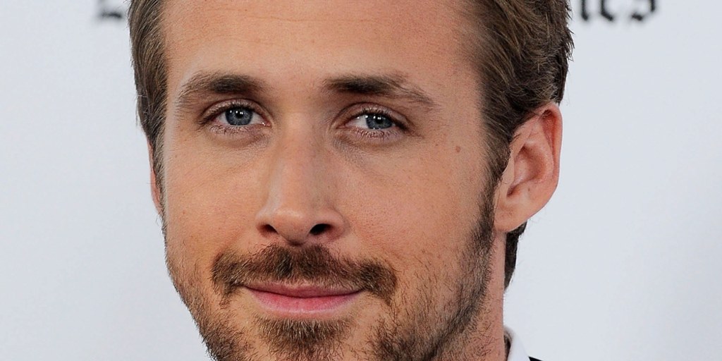 ryan gosling knitting