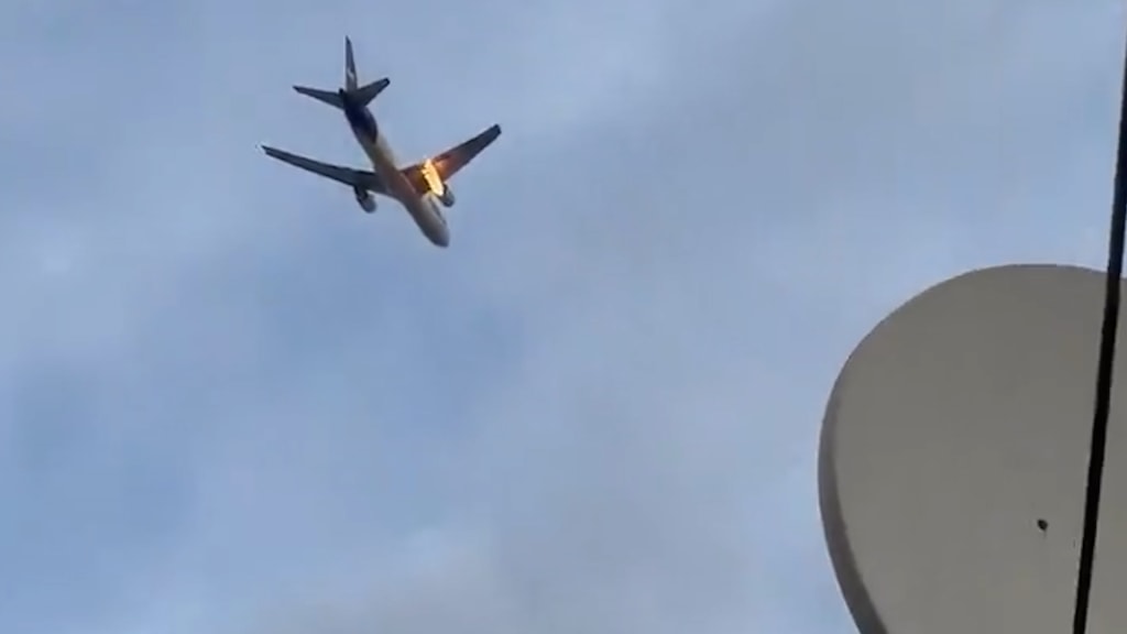fedex cargo plane engine fire