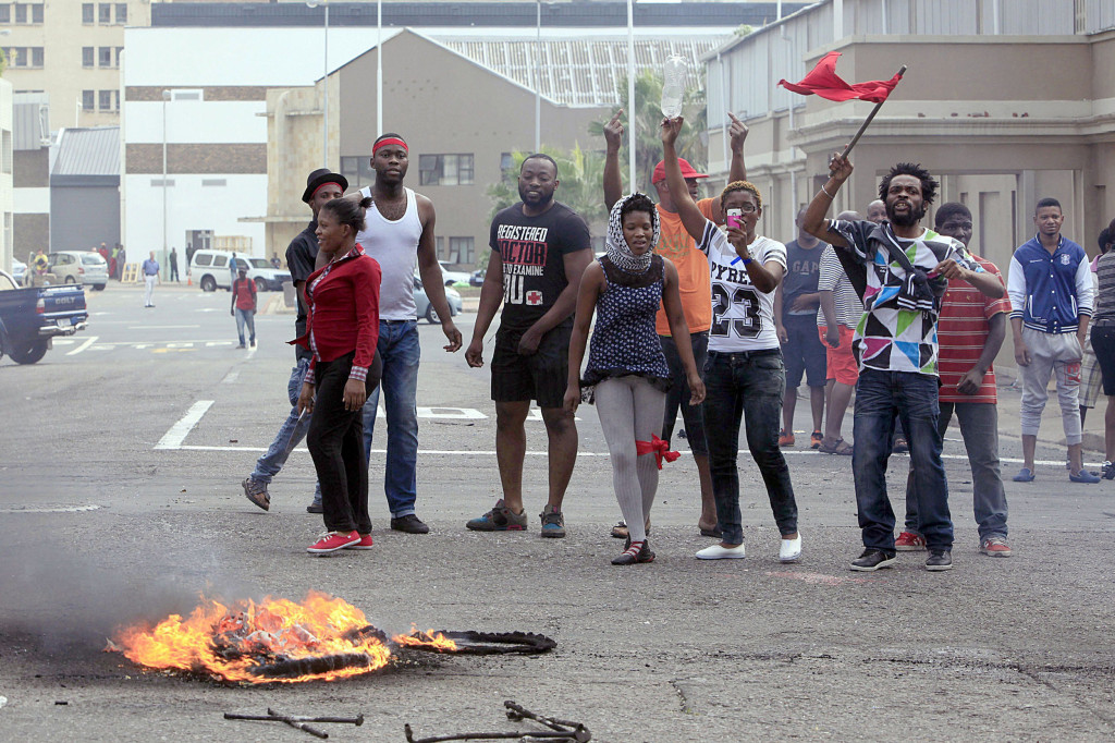 Zimbabweans Flee South Africa As Xenophobic Violence Flares Csmonitorcom