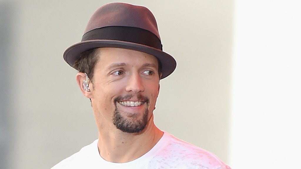 Jason Mraz Marries Girlfriend Christina Carano See The Jason Mraz Says