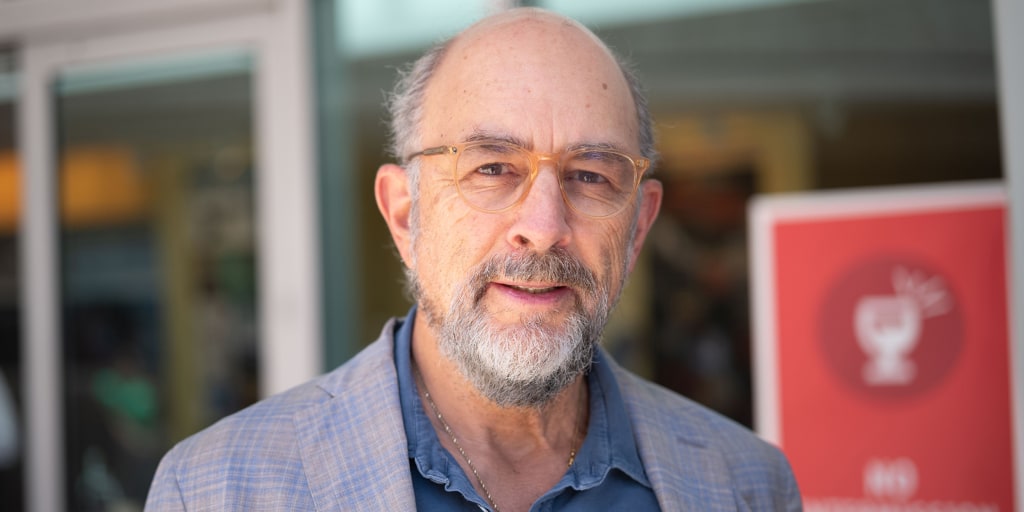 why did richard schiff leave west wing