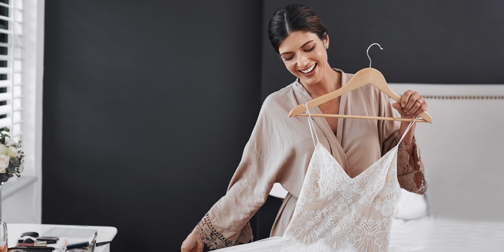 Cleaning lace wedding dress at home | Honestweddingadvice.com