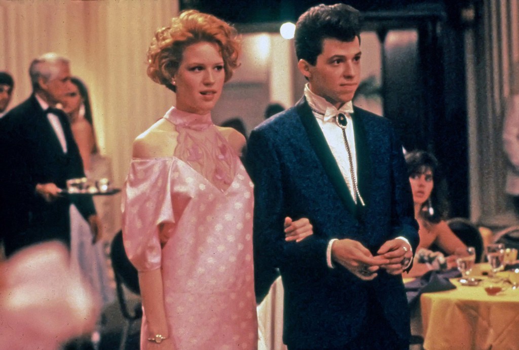 Molly Ringwald Pen I Rosa Kjole Molly Ringwald And Son Make Stylish