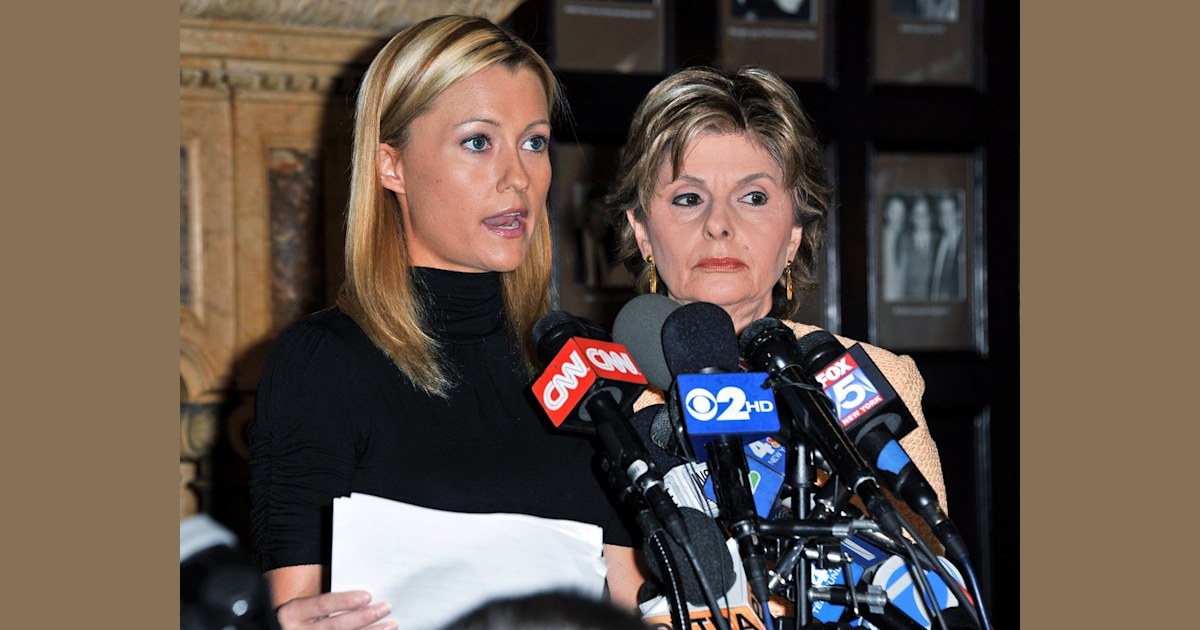 Porn star claims Weiner asked her to lie