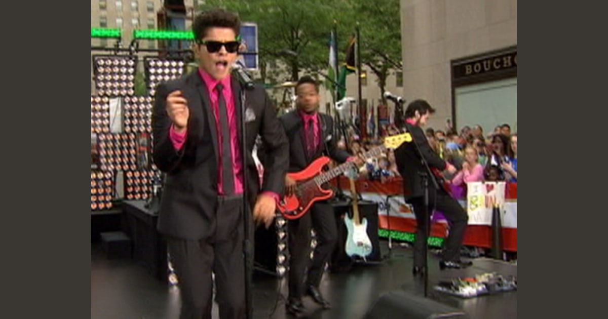 Bruno Mars performs hit song ‘Runaway Baby’