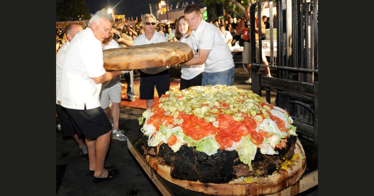 World's largest burger weighs in at 777 lbs.