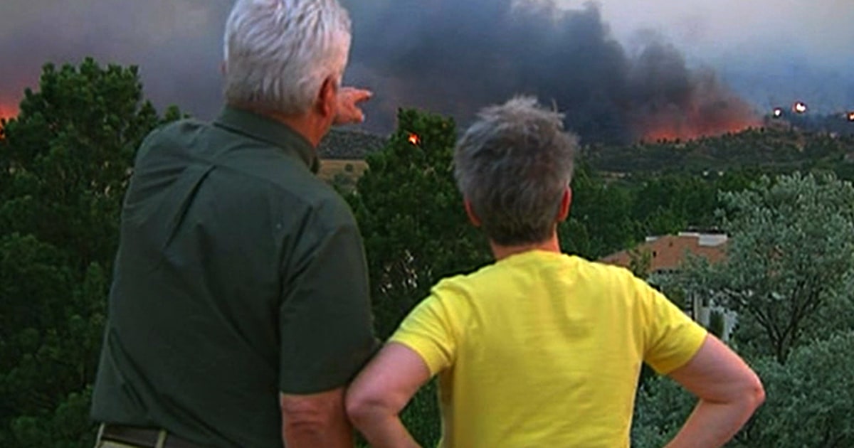 Thousands evacuate as Colo. wildfires rage