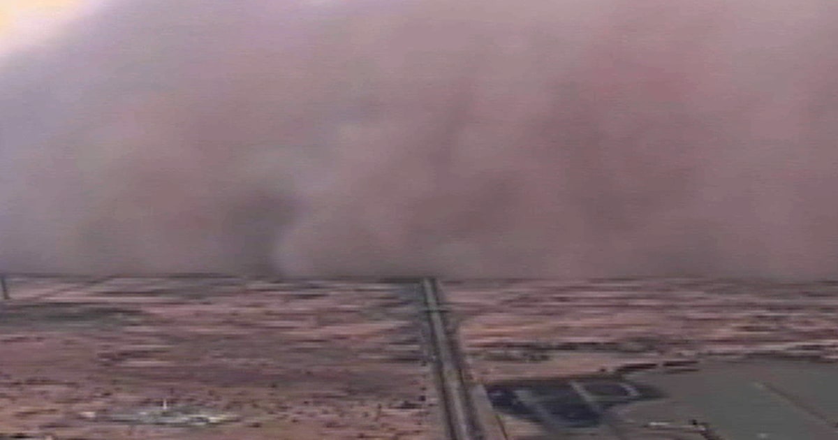 Massive dust storm descends on Phoenix