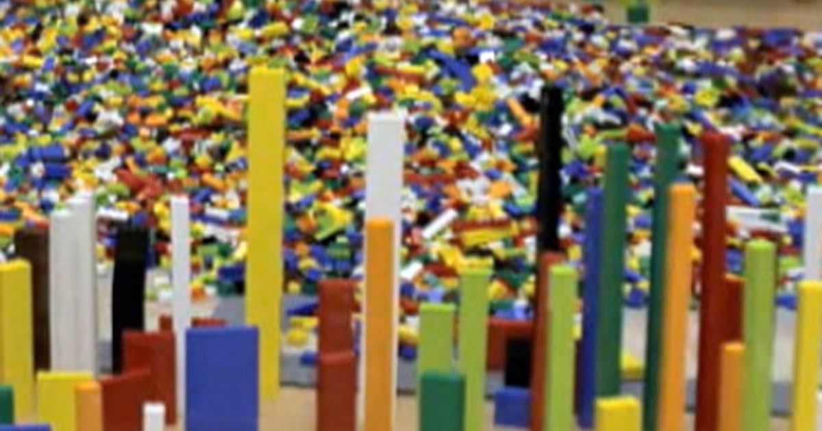 YouTube stars sort 650,000 Legos over 71 hours