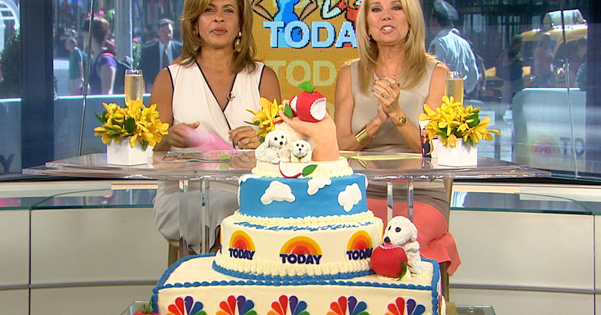 KLG gets a 55-pound cake for her birthday!