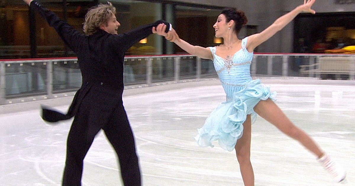 Olympic ice dancing duo performs on Rockefeller rink