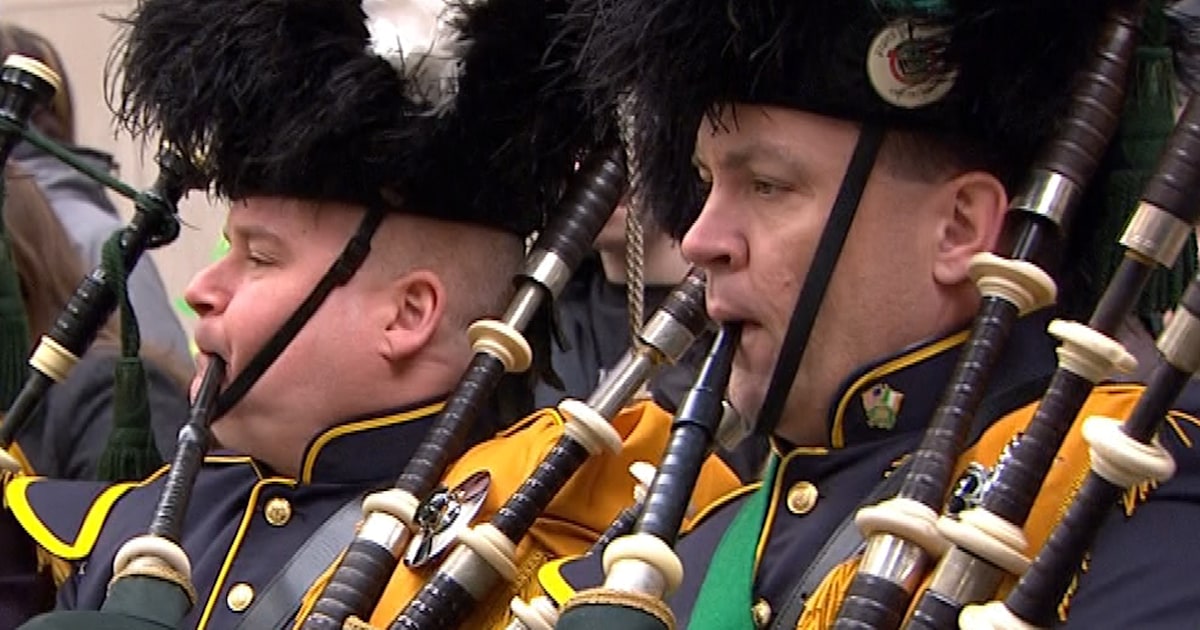 Police pipe band visits the plaza