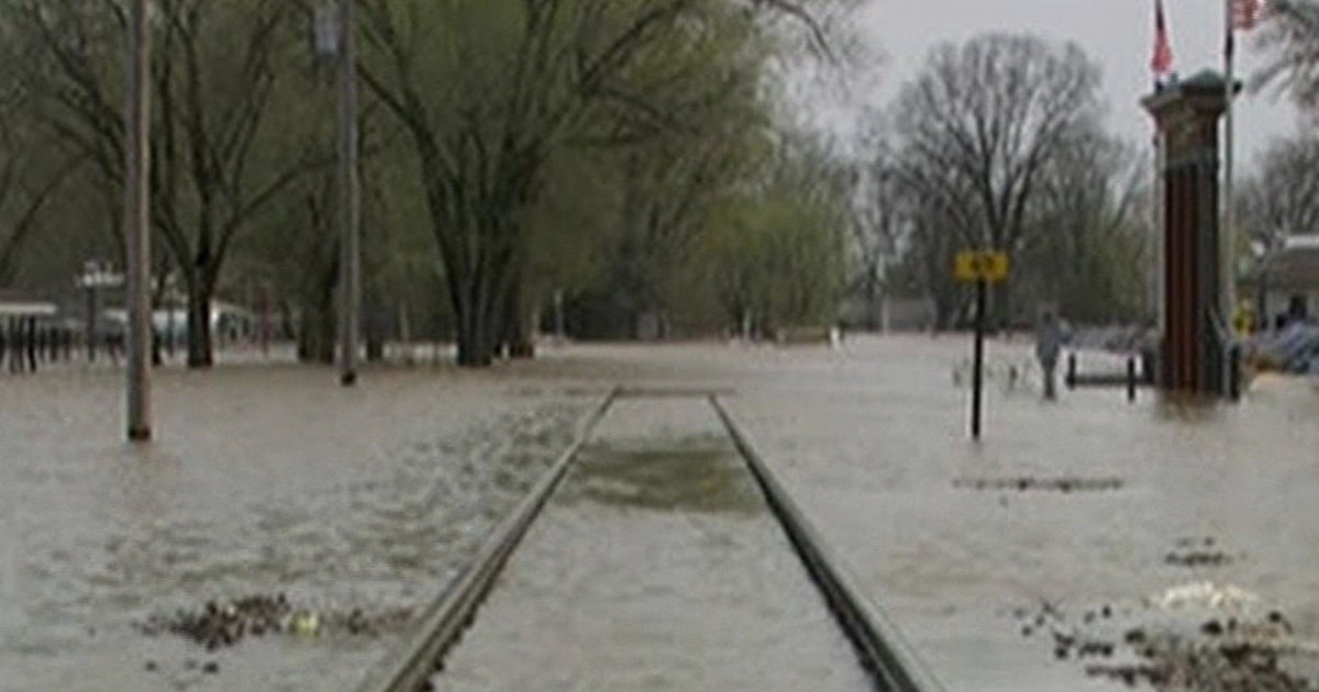 Midwest braces against flood waters