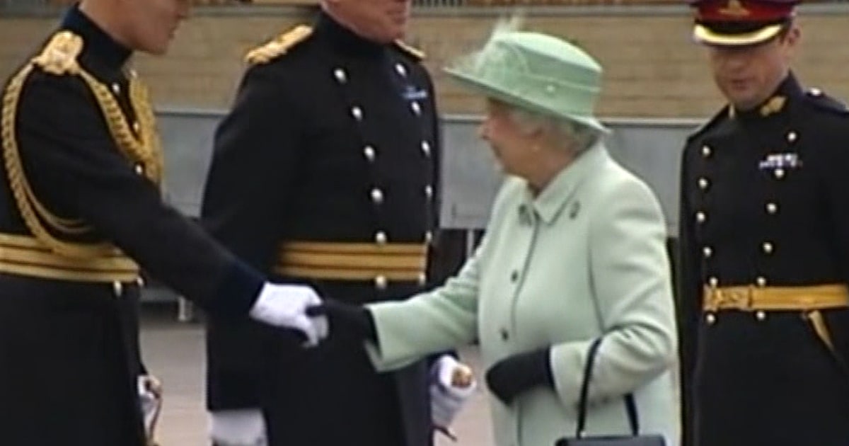 Queen Elizabeth II visits terror attack responders