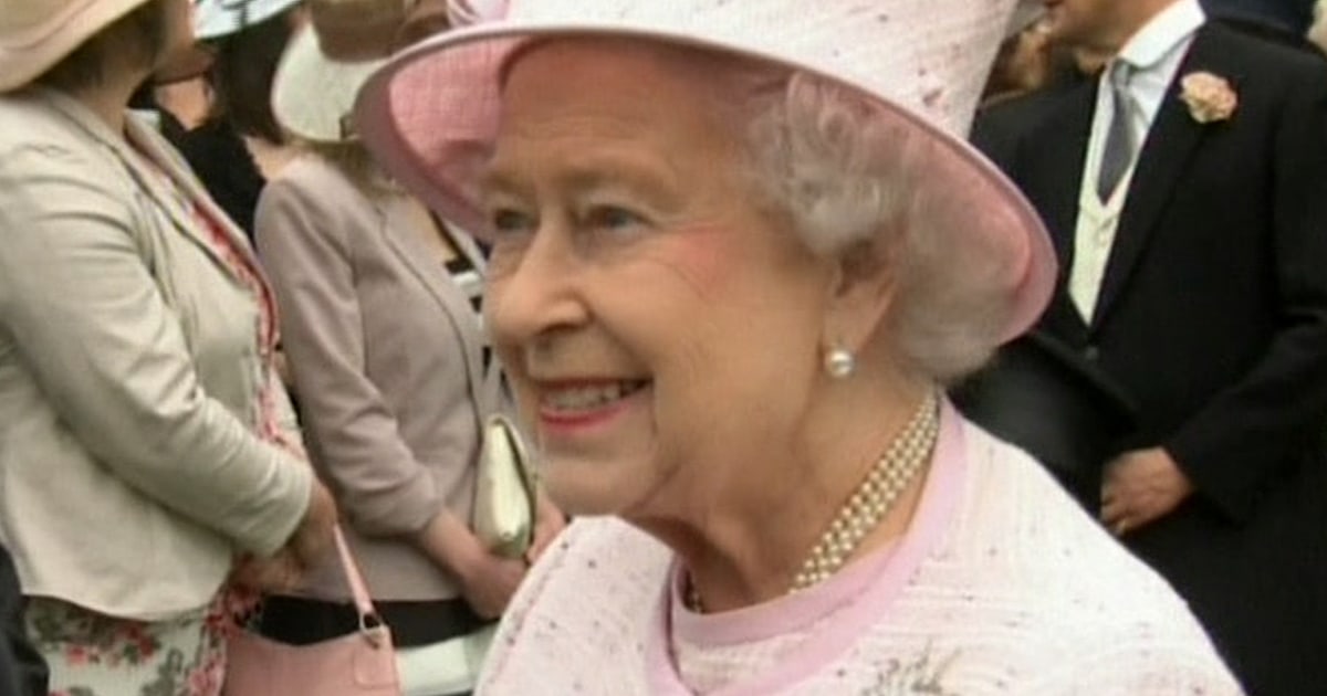 Queen awaits royal birth at Buckingham Palace